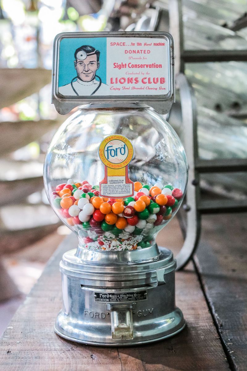 Distributeur à bonbon Ford Ball Gum 1950 – Du coté du design